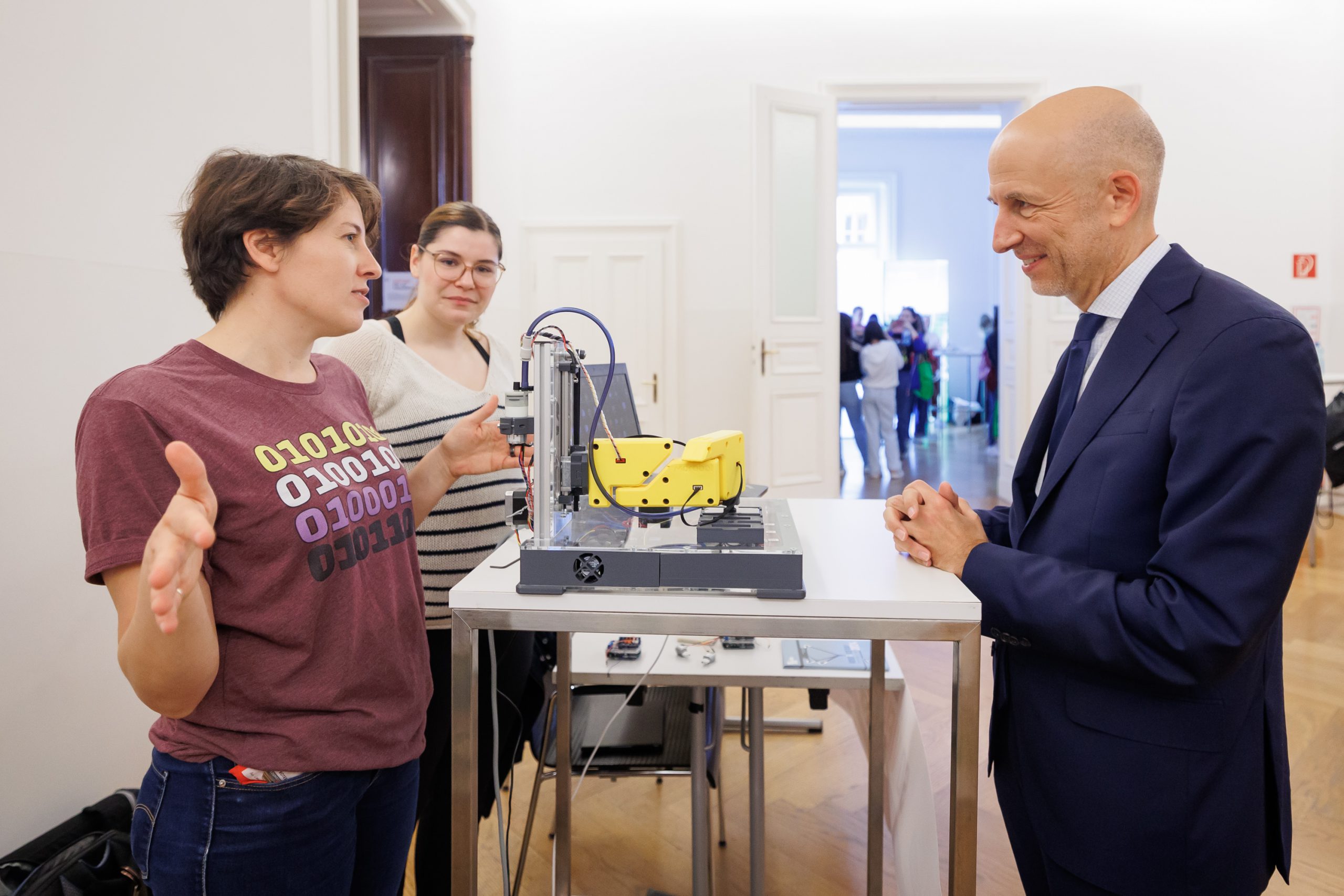 Vertreterinnen der FH Technikum Wien waren beim Girls! TECH UP Day | FH ...